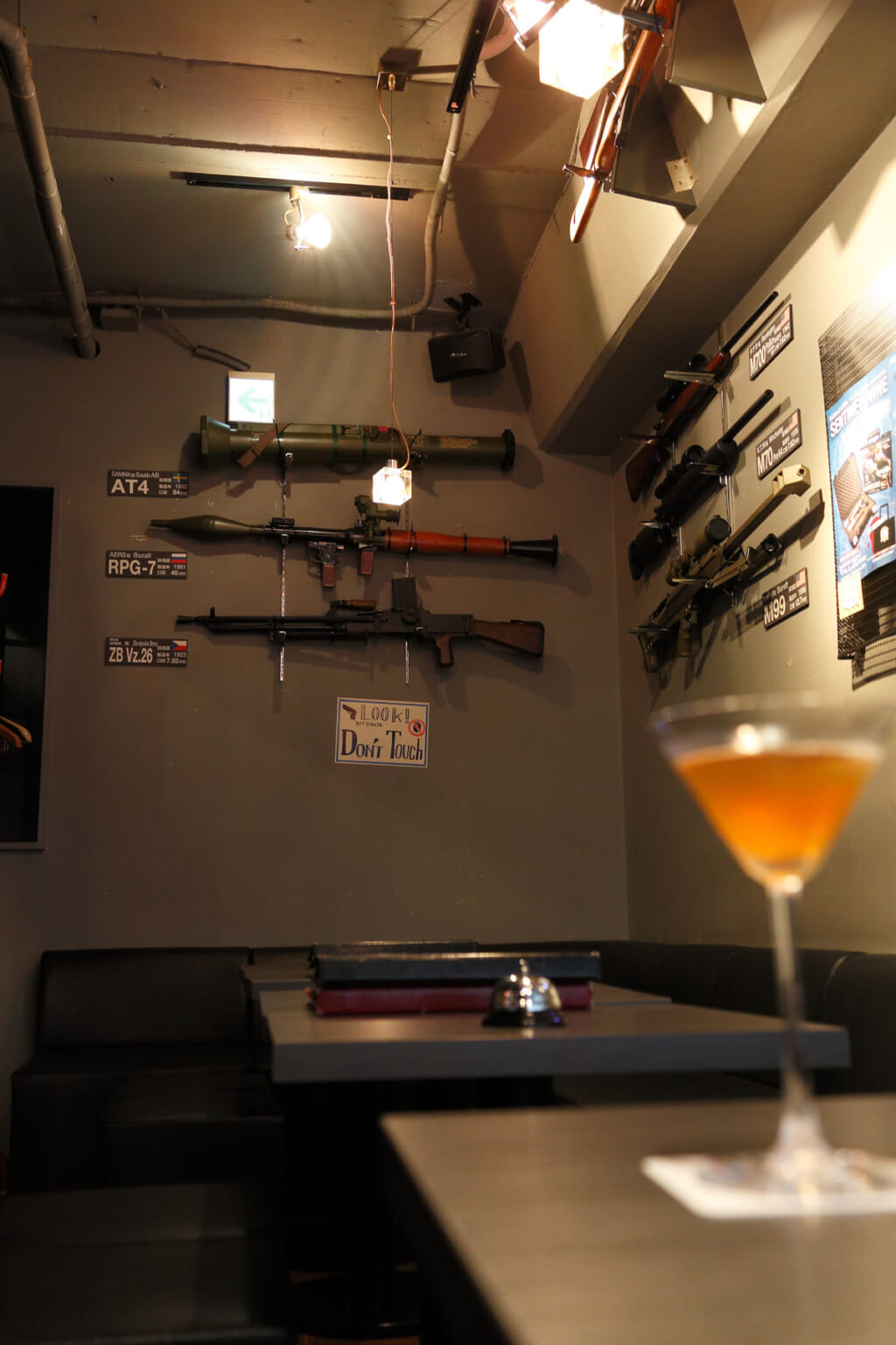 気分は映画の主人公「SHOOTING BAR EA」でエアガンで遊び酔う（東京・吉祥寺）｜深夜の男たちの隠れ家 | 男の隠れ家デジタル